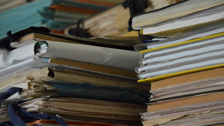 Documents administratifs : voici les papiers essentiels à conserver ...